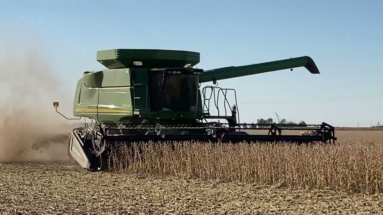 John Deere 9670 STS Harvesting Beans - YouTube