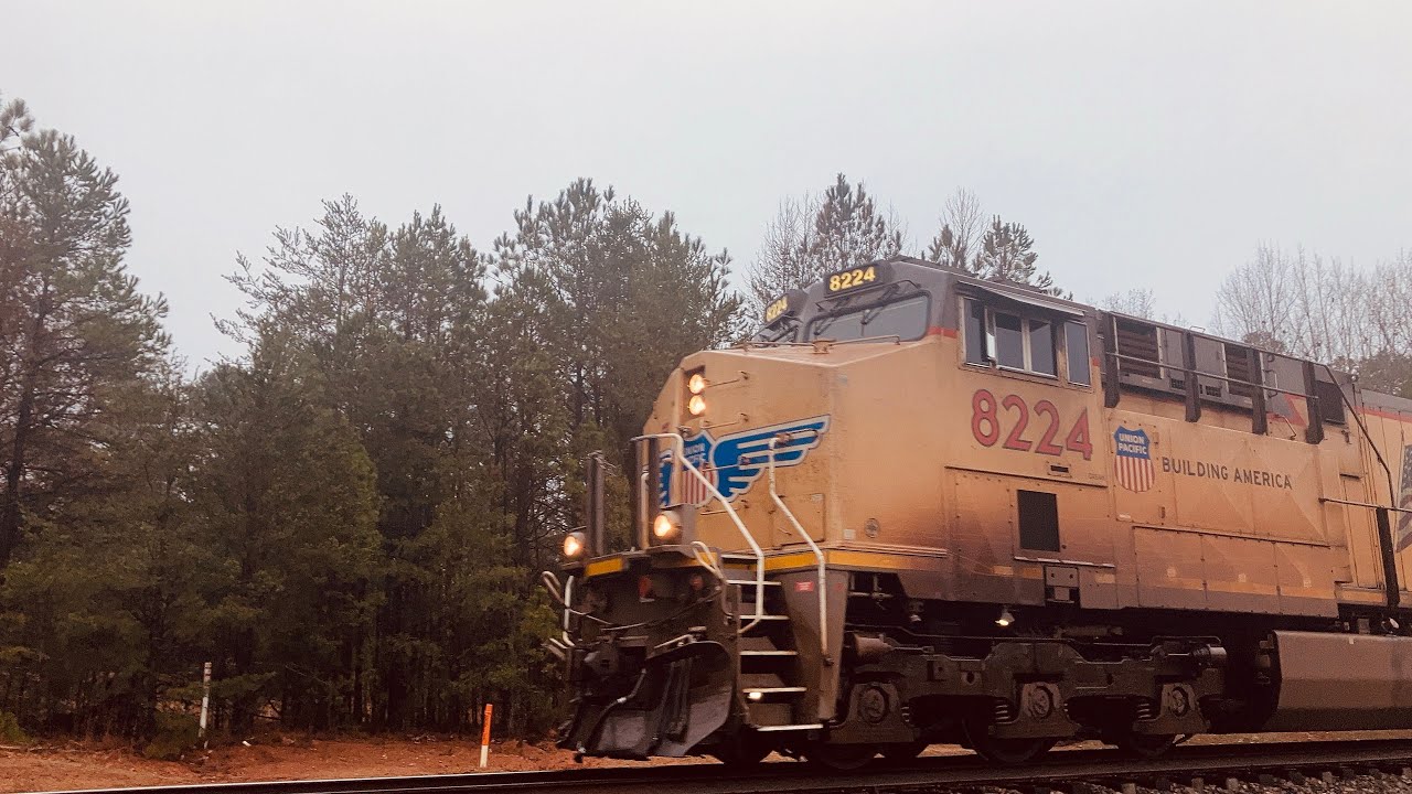 UP 8224 highballs at Lewis Farm Road in Bessemer City, NC - YouTube