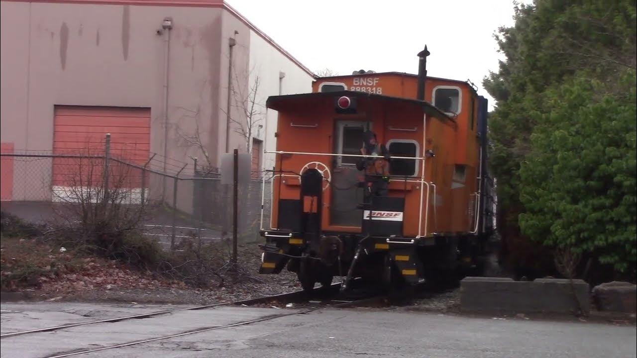 Crew 8 Shoves Back (BNSF Caboose Lead) - YouTube