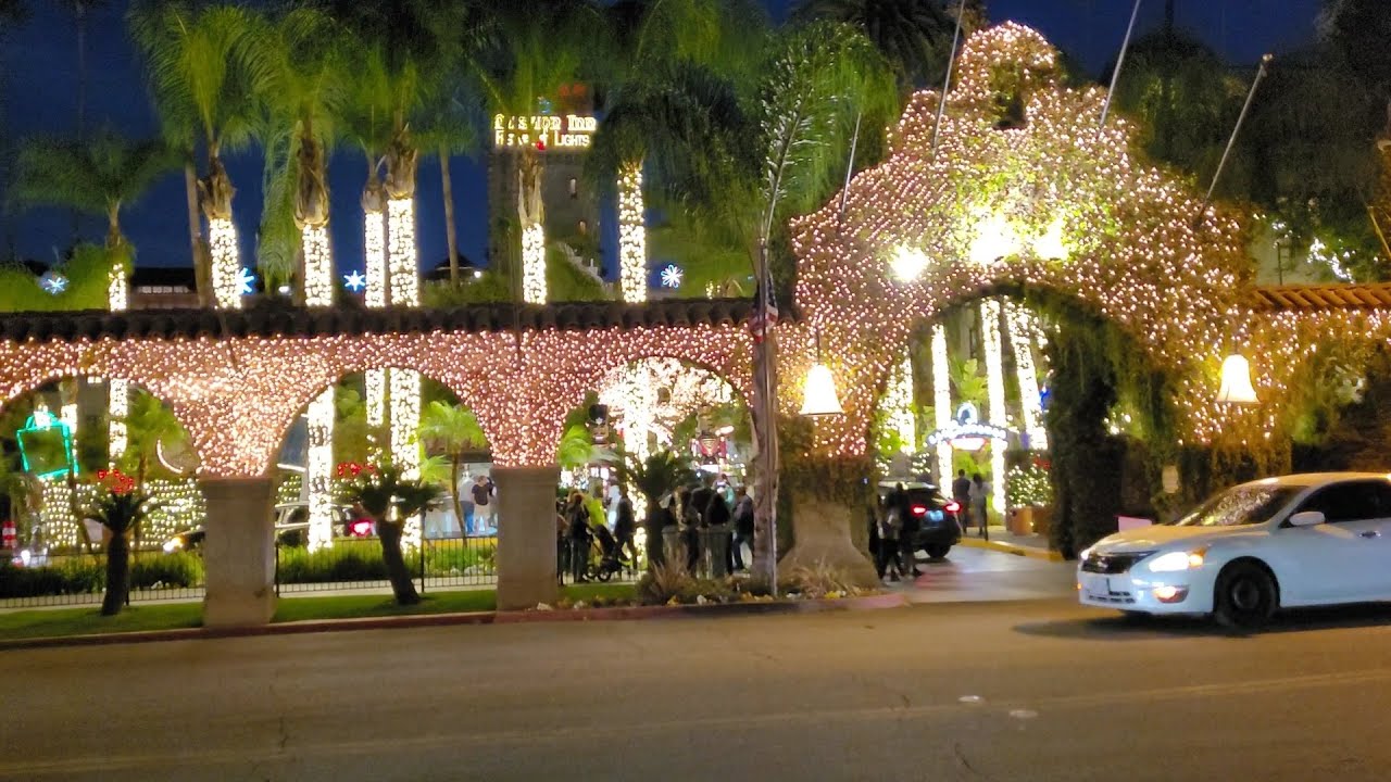 Opening night walking tour of the 2021 Mission Inn Christmas Festival ...