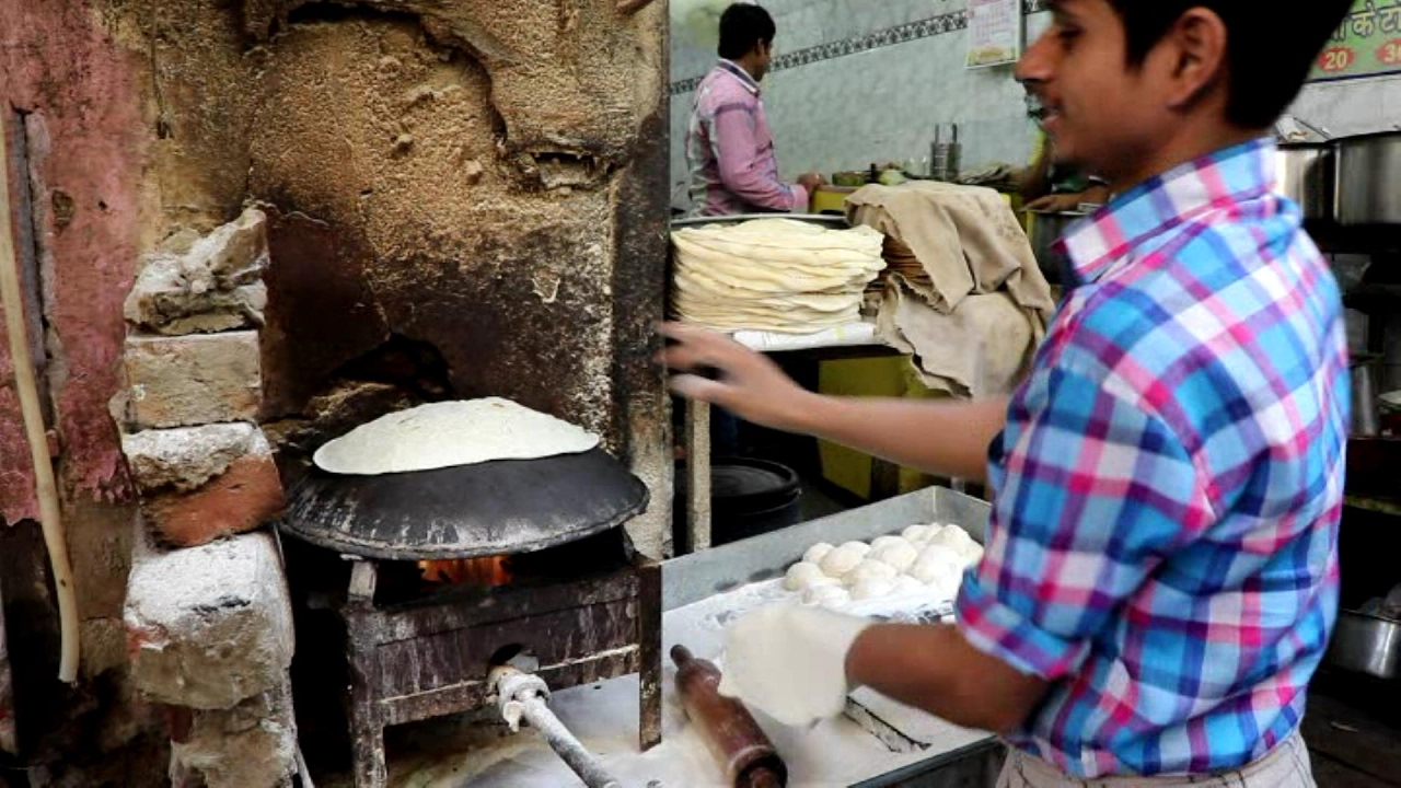 Indian Street Food | Roomali Roti Tawa | Street Roti | Roomali Roti ...
