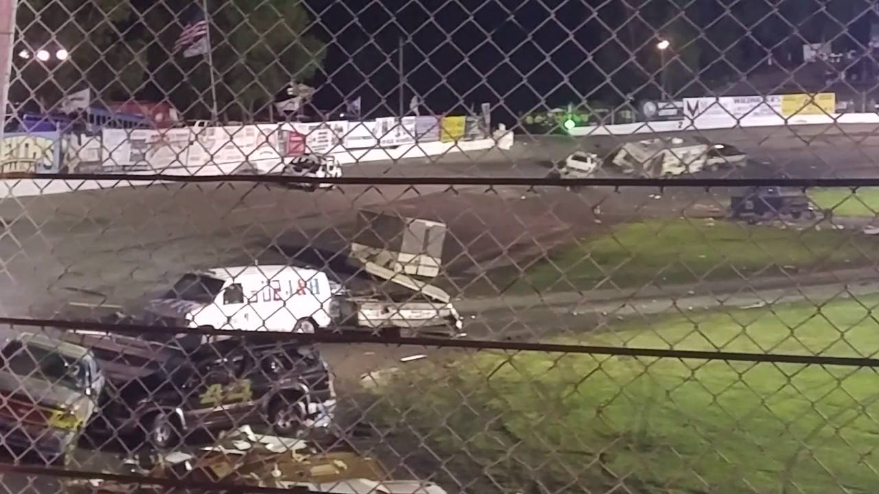 Slinger slamfest trailer race - YouTube