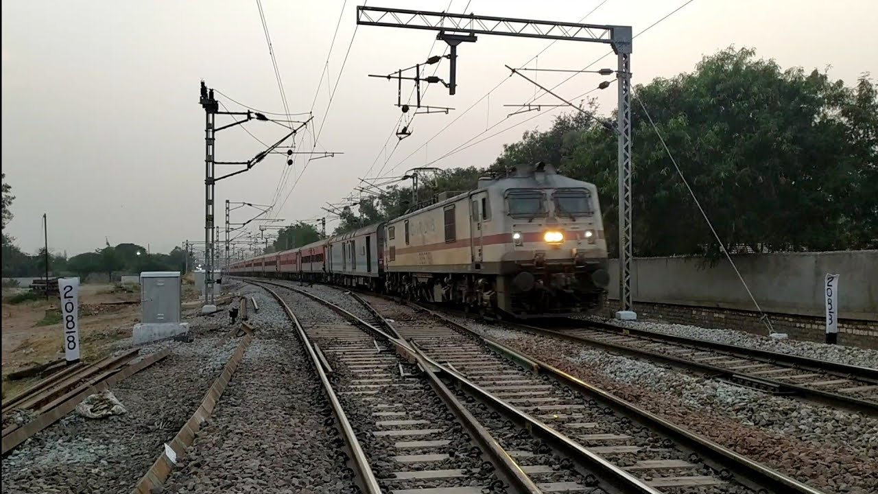 16533 - Jodhpur - KSR Bengaluru Express departing from #Ballari ...