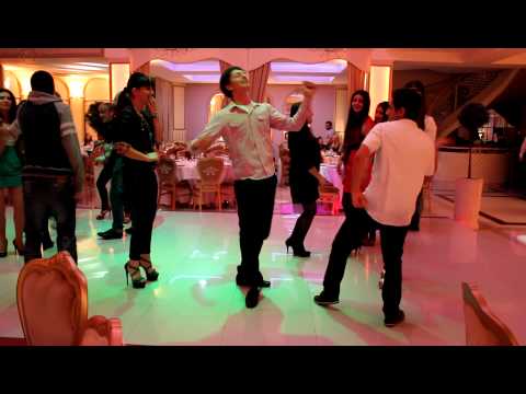 ANIS DABIDUBI gogoebi VS  bichebi   ?????   :D:D:D:D:D  romeli para uketesia    :P:P:P:P