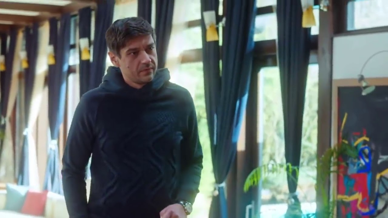 Alex ( Petru Paun) îl loveşte pe Adrian: "Ai pus labele pe Sonia ...