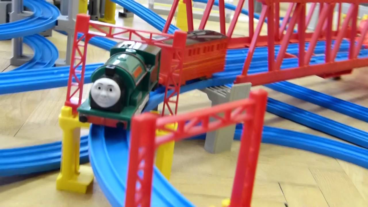 プラレール Tomy Thomas: rare red Trackmaster express coach [HD] - YouTube