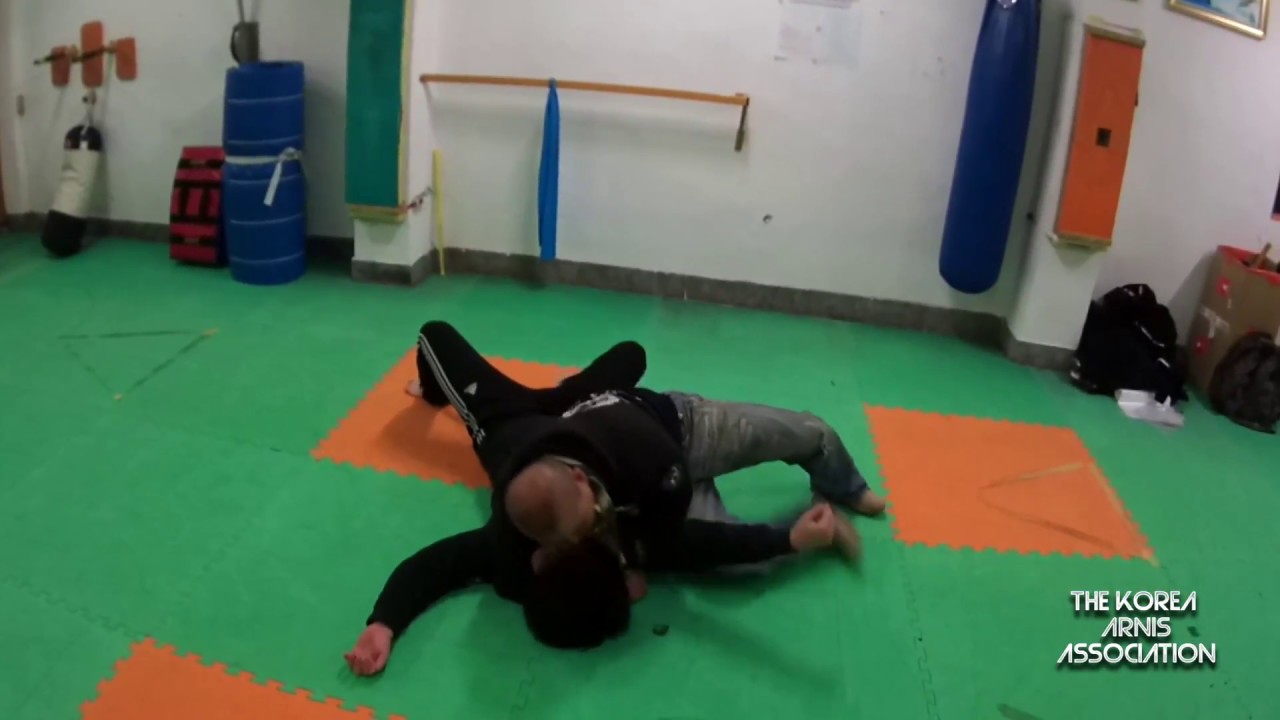칼리 아르니스 강좌 유술기 강좌 암바,암락,(arm bar,arm lock)팔꿈치 바깥쪽 꺽기, 관절기 사용법 - YouTube