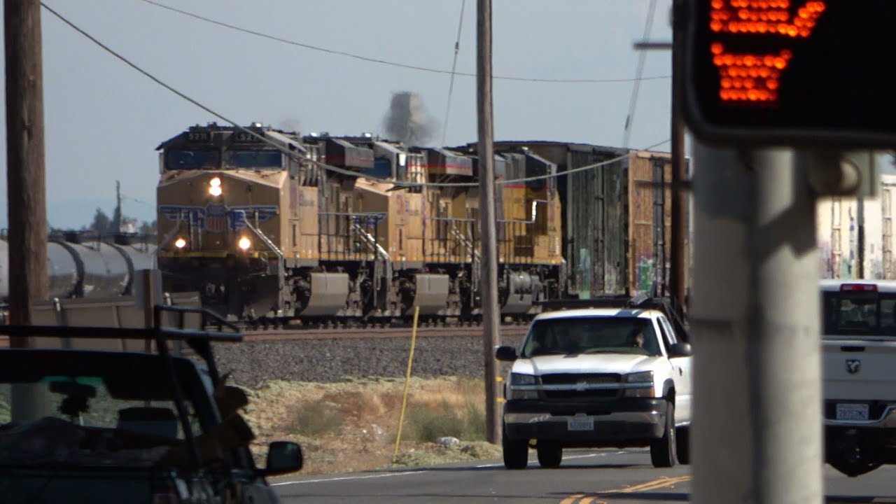 UP 5271 West & UP 5769 East Manifest Trains Near Meet At McClellan Park, Sacramento CA - YouTube