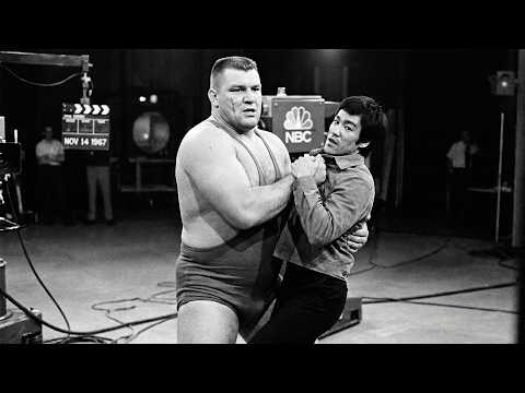 150 kiloluk bir güreşçi canlı yayında Bruce Lee'nin yakasını tuttu - Yapımcılar yayını kesti