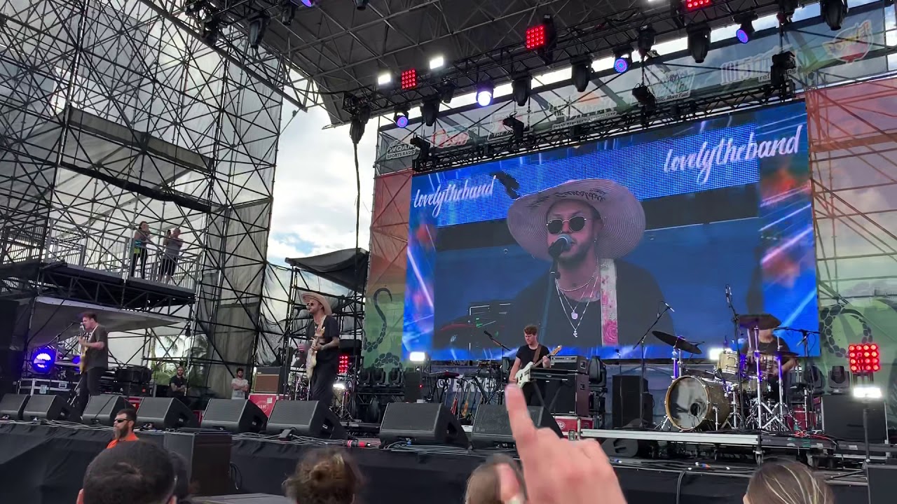 lovelytheband - Broken LIVE (Riptide Music Festival 2018) - YouTube