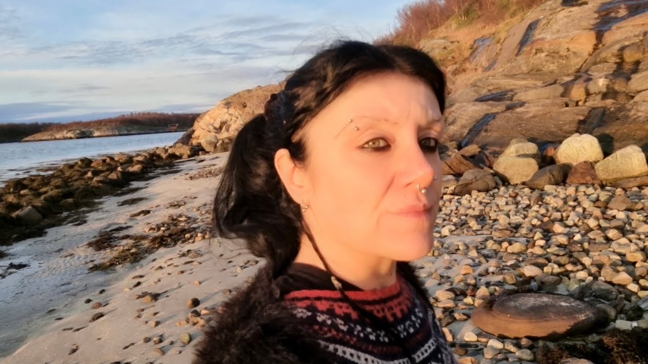 A SECOND YOUTUBE VLOGGING CHANNEL CALLED FREYIA NORLING: This is why - YouTube