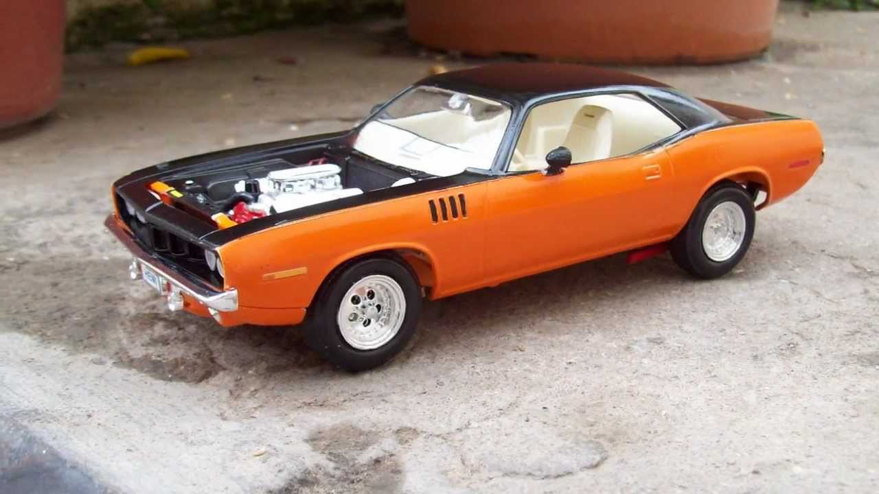 Plymouth Hemi Cuda revell 1:24 - YouTube