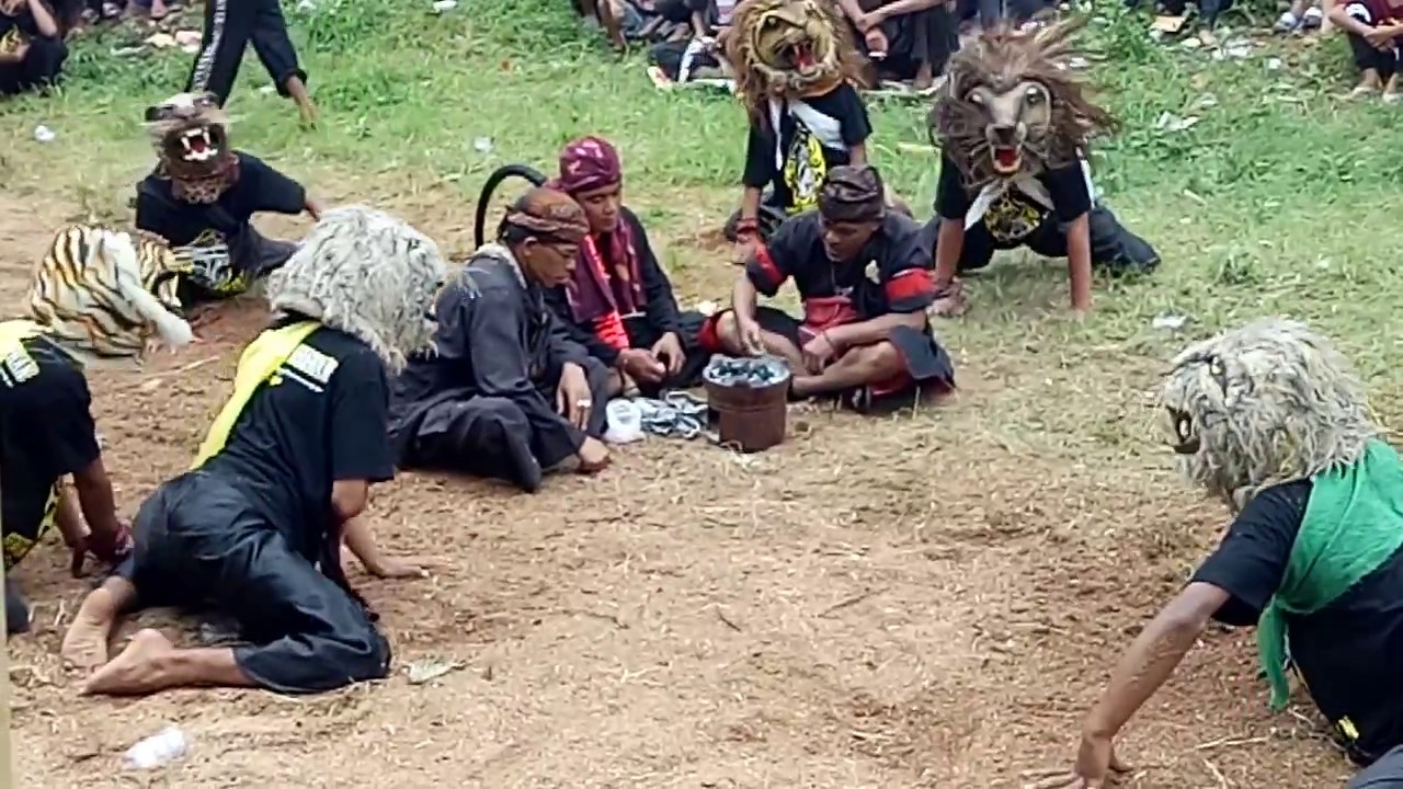 Ritual 4 pawang bantengan dan mbah sakti - YouTube