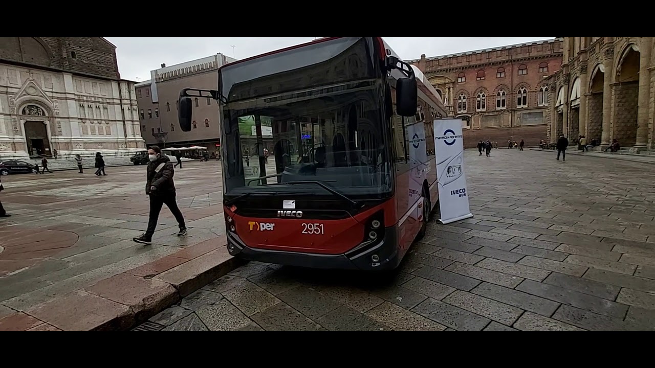 TPER Bologna rolls out the first Iveco electric 9.5-meter midibus in ...