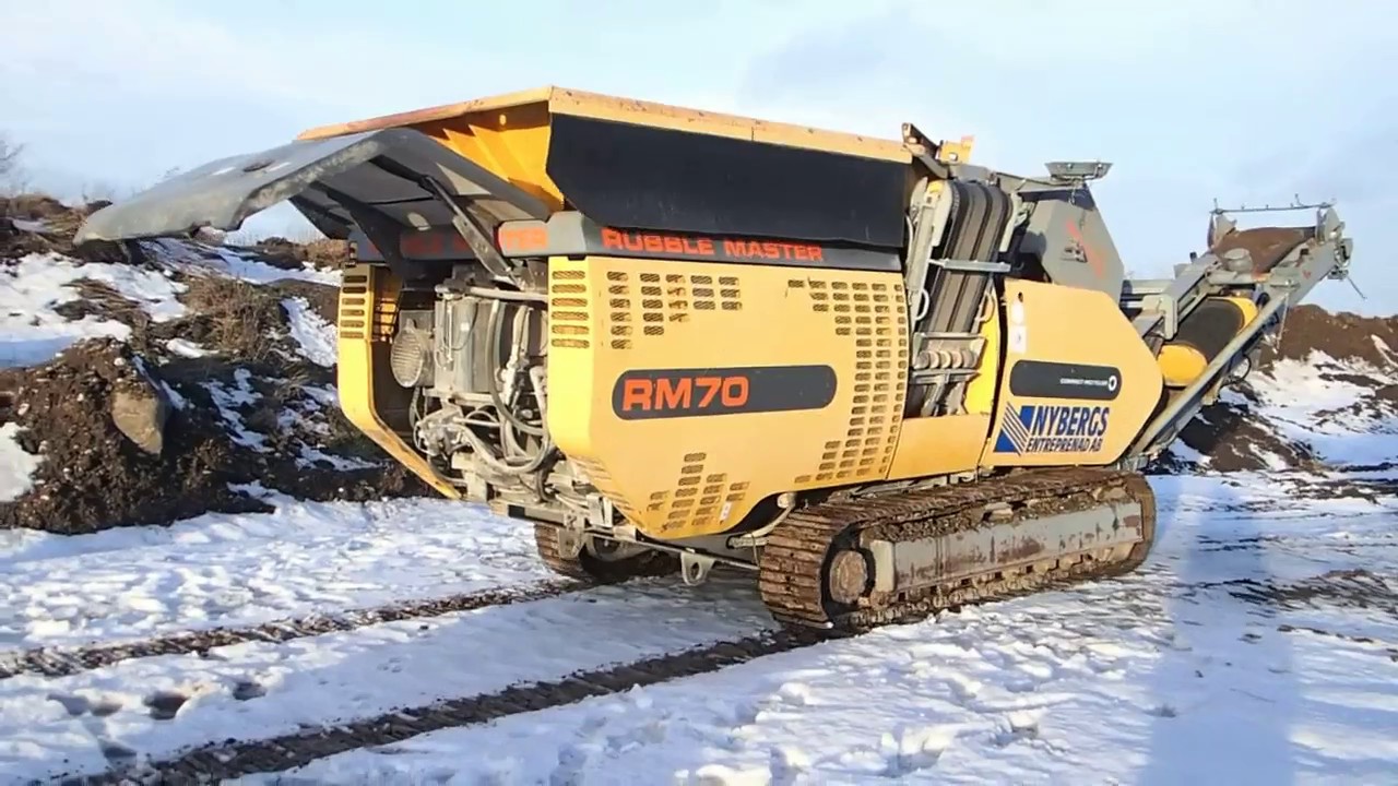 Rubble Master RM70 Återvinningskross + OS80 Separator - 08 903302 - YouTube