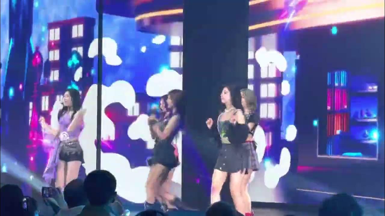 ITZY- SNEAKERS | Chicago 2022 1st World Tour CHECKMATE - YouTube