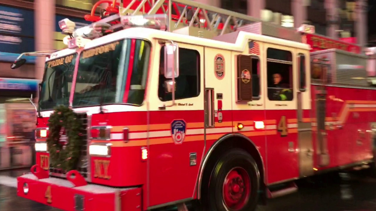 FDNY Ladder 4 Responding with lots of horn 12/29/16 - YouTube