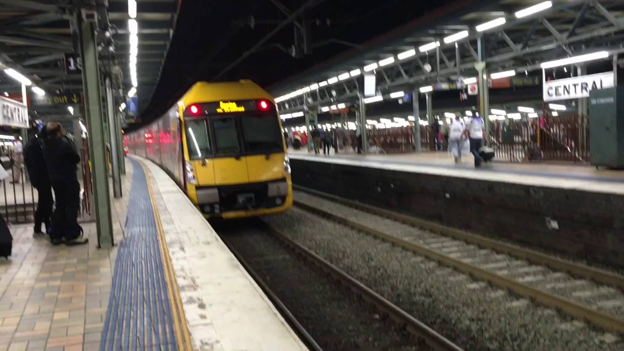Justin Ly 35 Central suburban platforms at night - YouTube