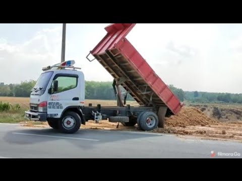lori dumper tipper buang tanah dan backhoe, dump truck in action - YouTube