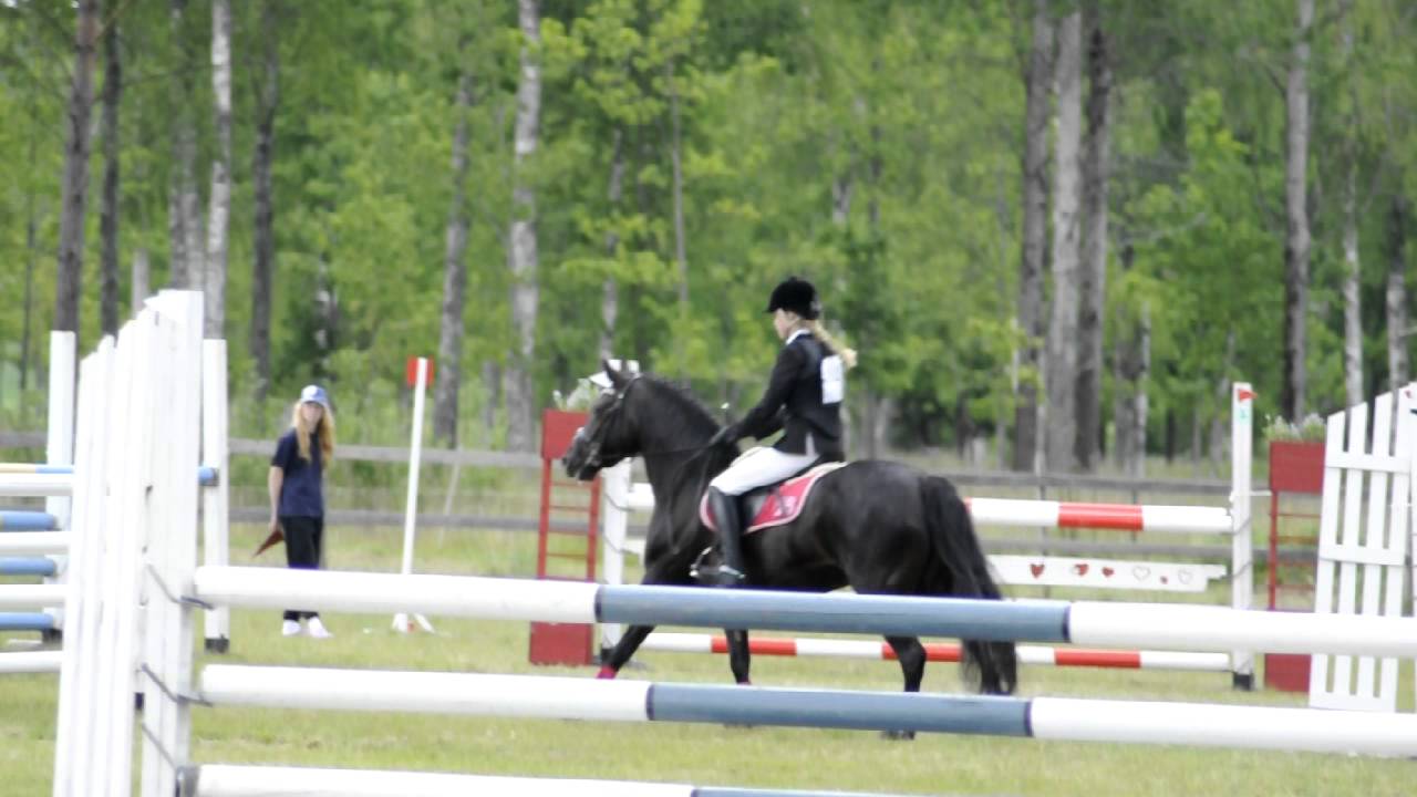 Anna Ahrle & Scopo Philiac hoppning i trossnäs ! :) - YouTube