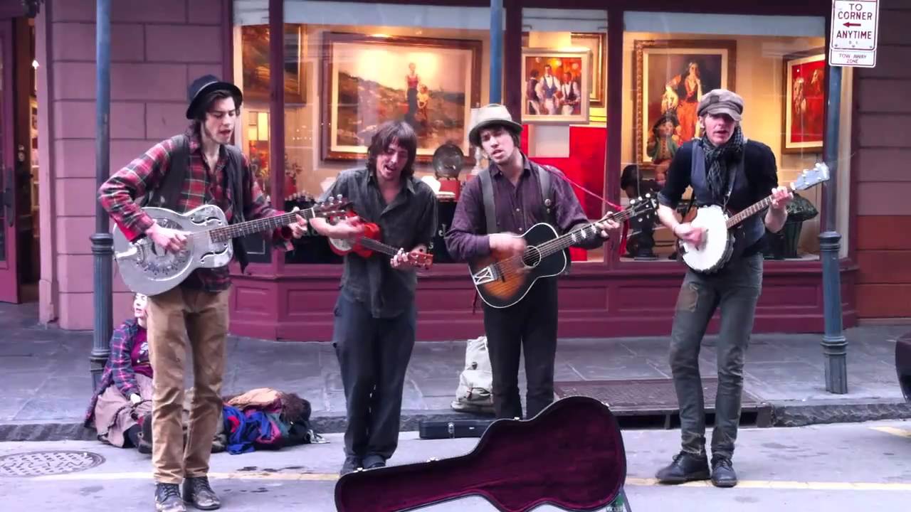 Banda tocando na rua em New Orleans - YouTube