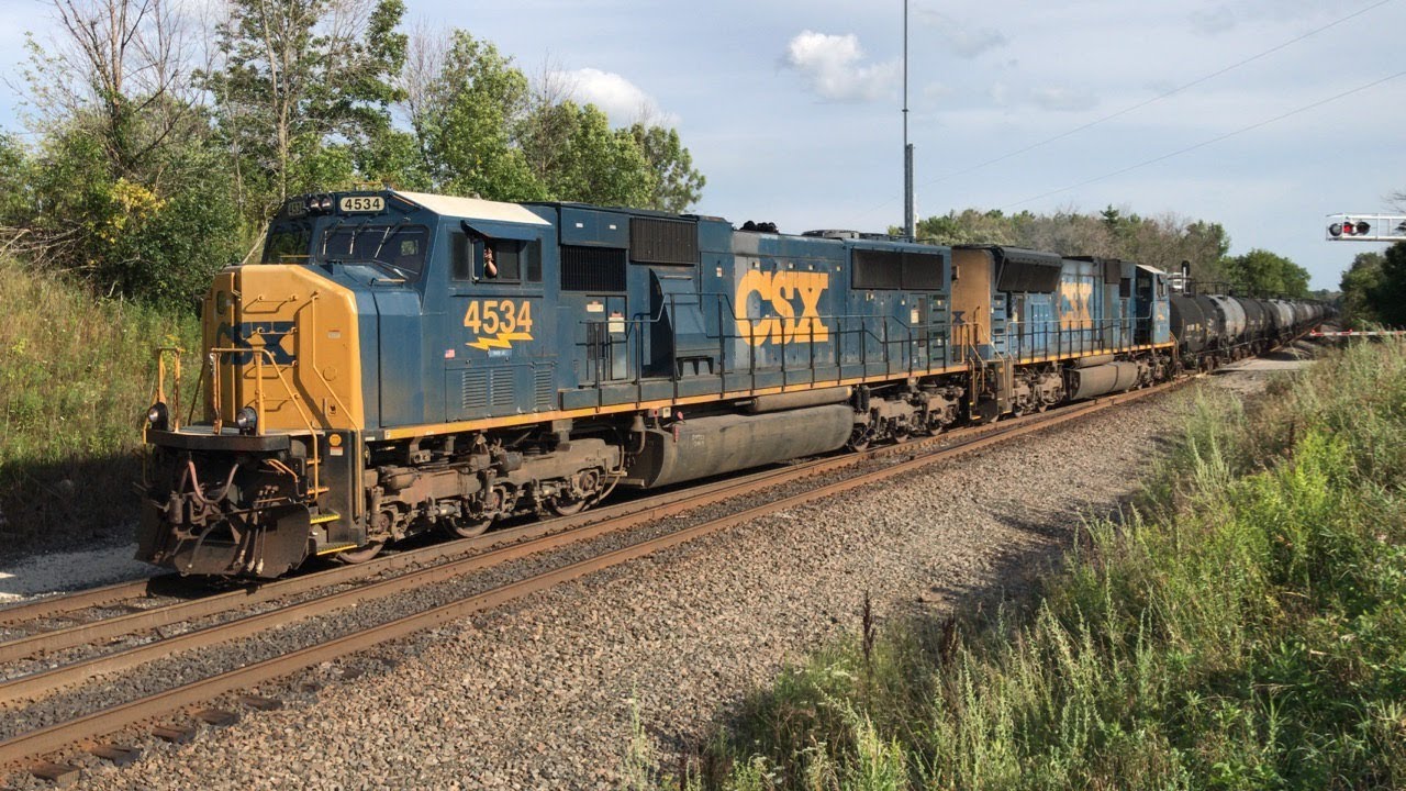 Chasing a CSX SD70MAC Duo on the CN Waukesha Sub - YouTube