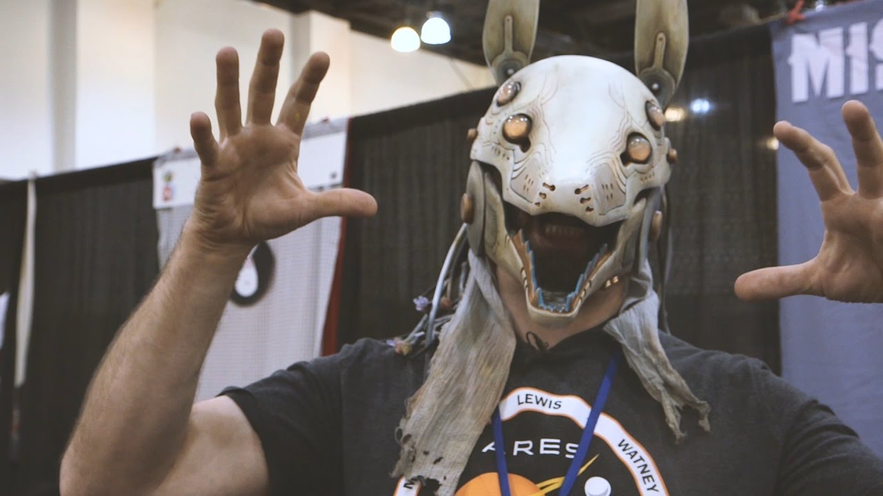 DesignerCon 2016: Miss Monster's Masks and Sculptures - YouTube