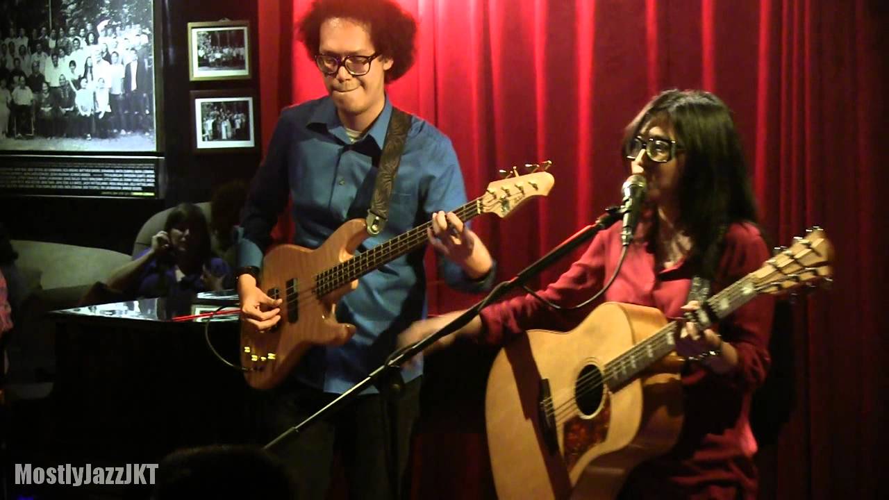 Endah N Rhesa - Monkey Song @ Mostly Jazz 16/11/13 [HD] - YouTube