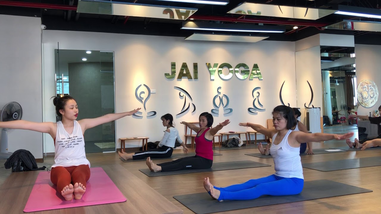 Yoga Flow with Julie in Jai yoga - YouTube