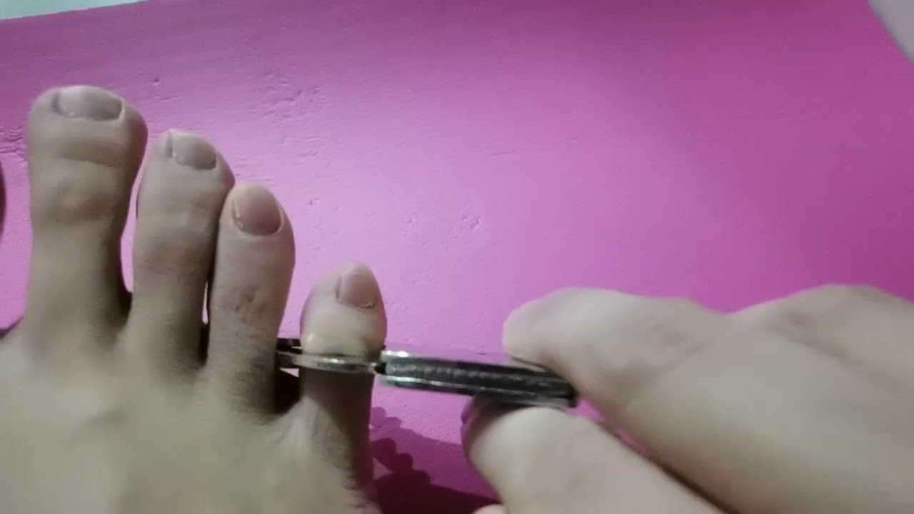 toe vs toecuff, hard to escape. 脚趾铐，挣脱不了 - YouTube