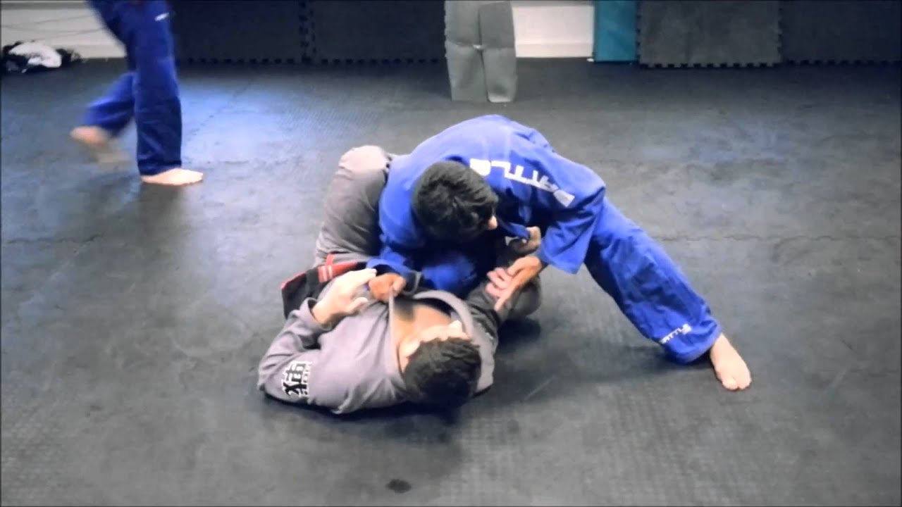 Stopping a Knee Slide pass BJJ - YouTube