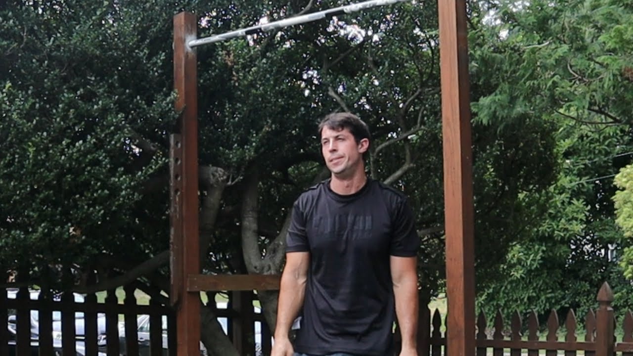 10 Muscle Ups, 22 Dips And 20 Pull Ups In 3 Minutes. - YouTube