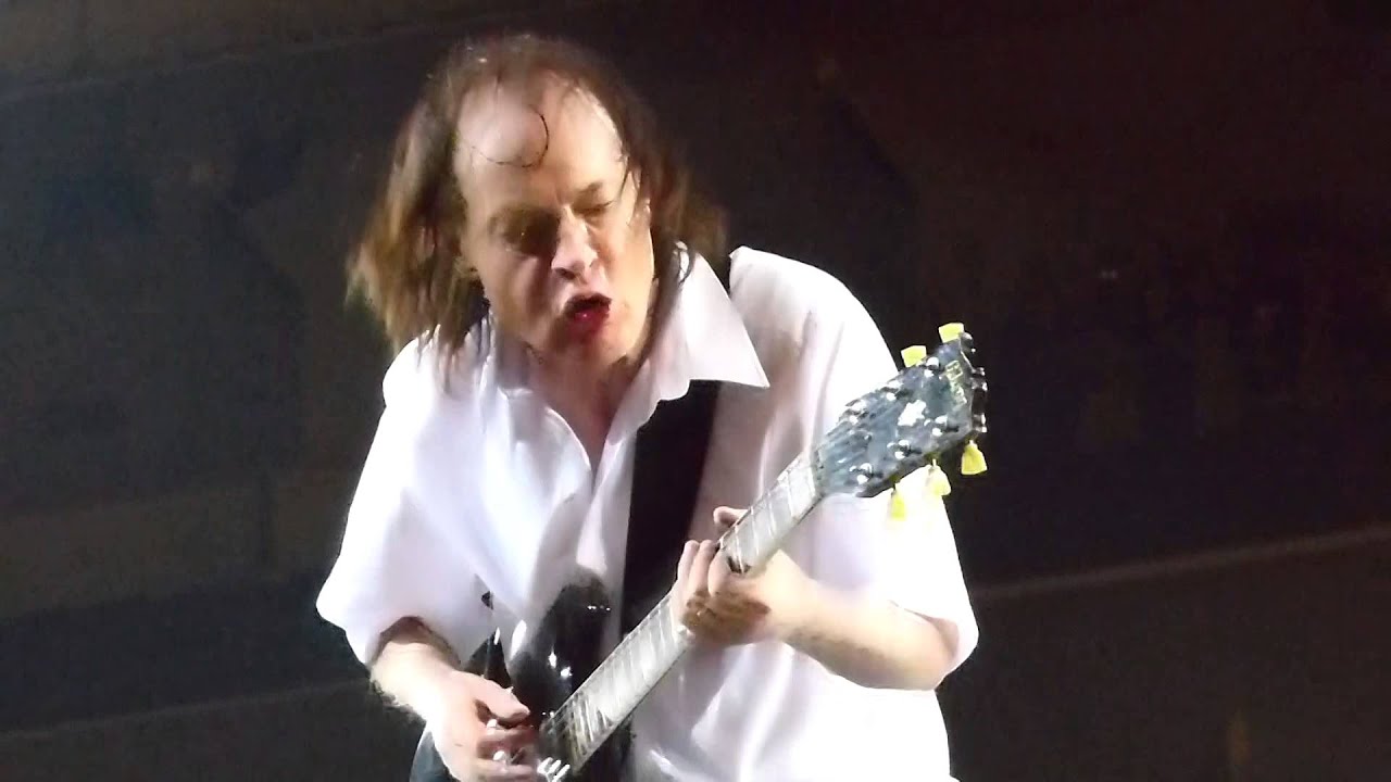 AC/DC, Chicago, 2/17/16, Angus Young guitar solo, part 1 - YouTube