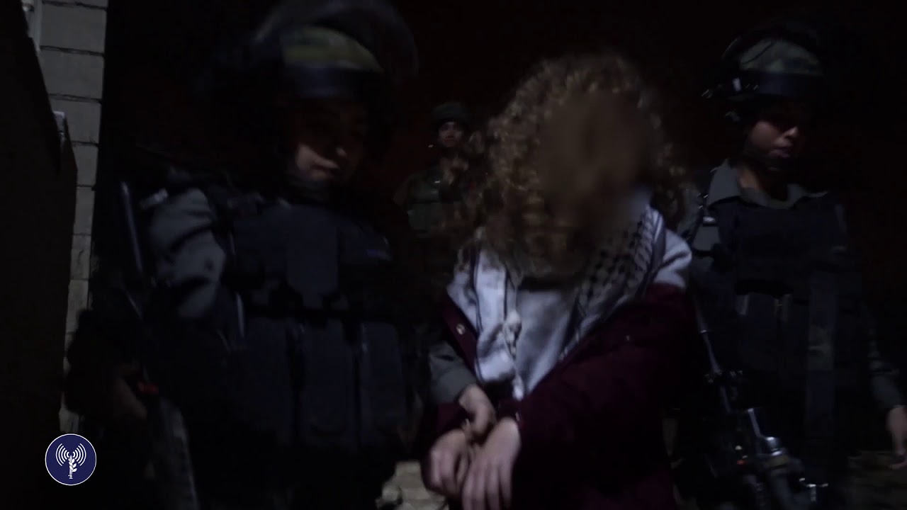 Soldiers making an arrest (IDF spokesman unit) - YouTube