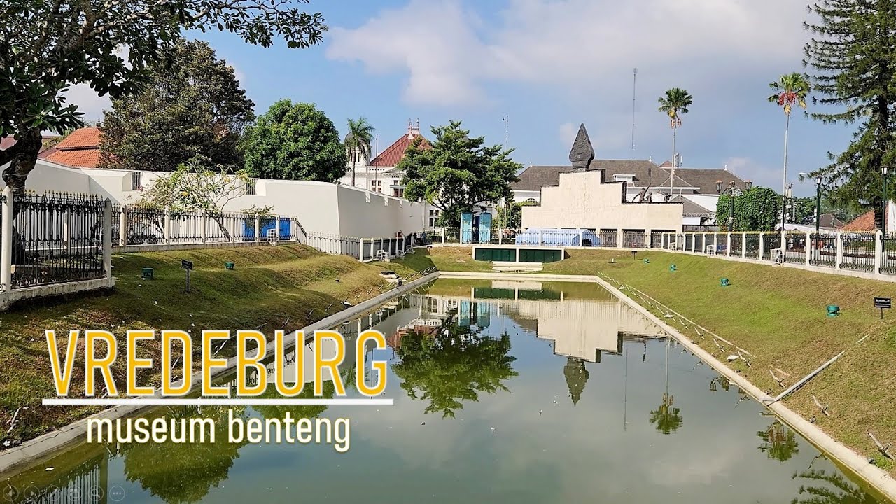walking around fort vredeburg museum ...