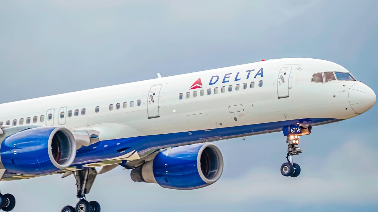 Espectaculares Aterrizajes y Despegues de Aviones Boeing 757 | Plane Spotting en 4K - YouTube