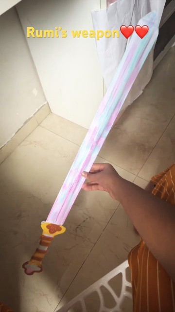 How to make REALISTIC RUMI’s weapon. DIY step by step!☺️☺️#rumi #diy # ...