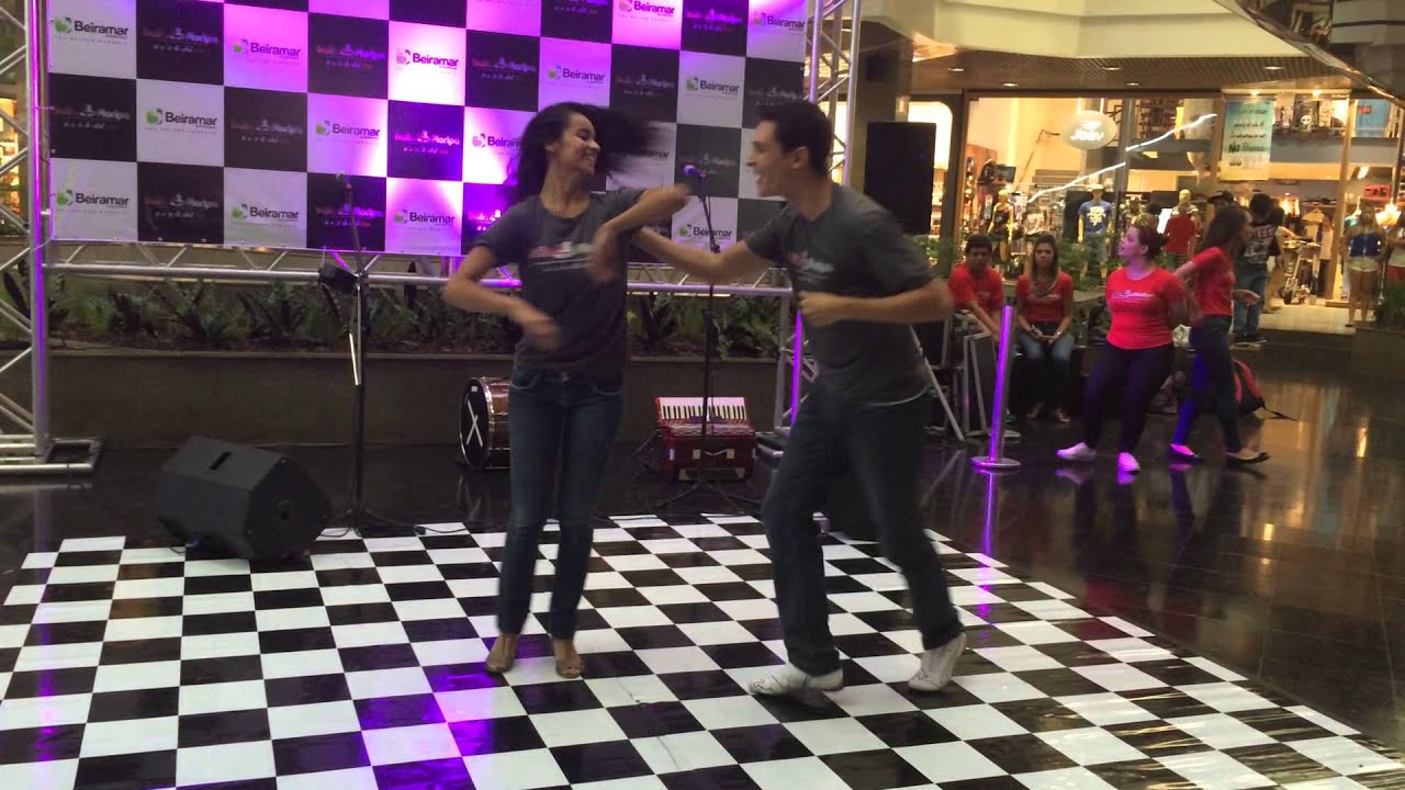 Ricardo Torri (ricK) & Amanda Martins - Zouk Demo - Beiramar Shopping ...