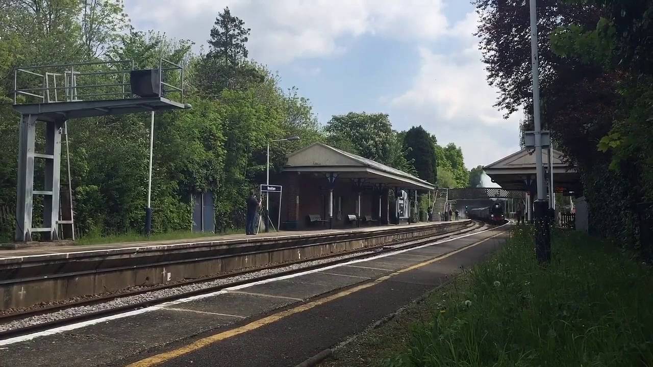Lord Dowding Train passes through Bookham - YouTube