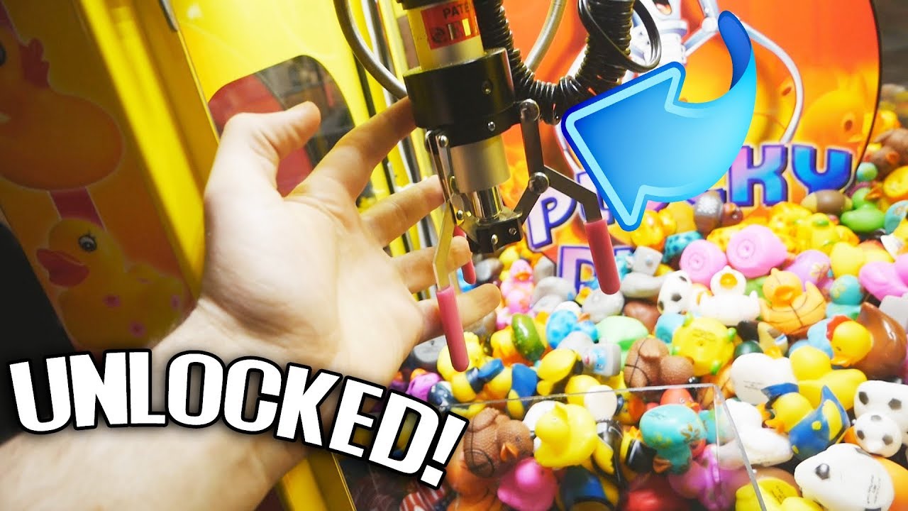 FOUND AN OPENED CLAW MACHINE!! (WENT INSIDE) - YouTube