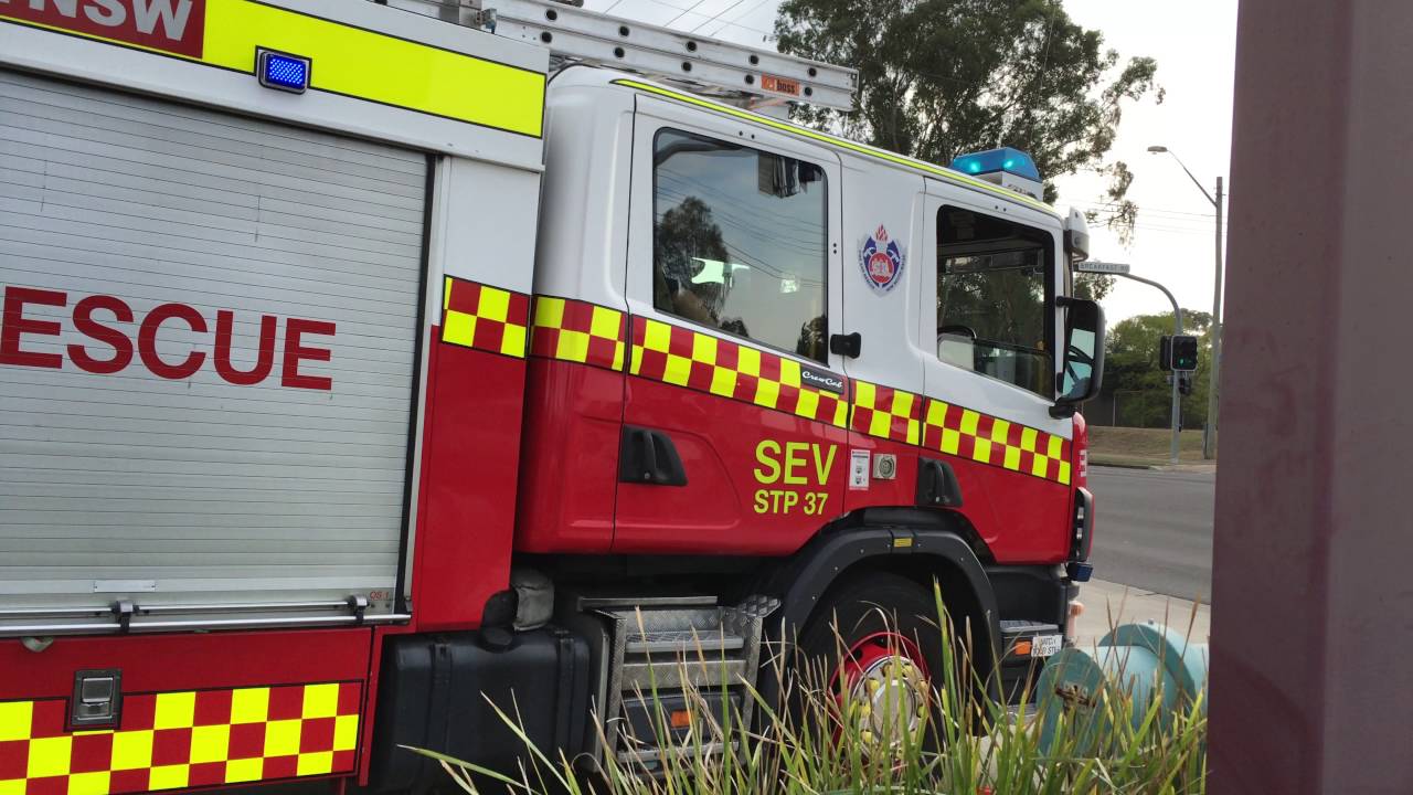 FRNSW Blacktown Rescue Pumper 63 (SEV) Responding - YouTube