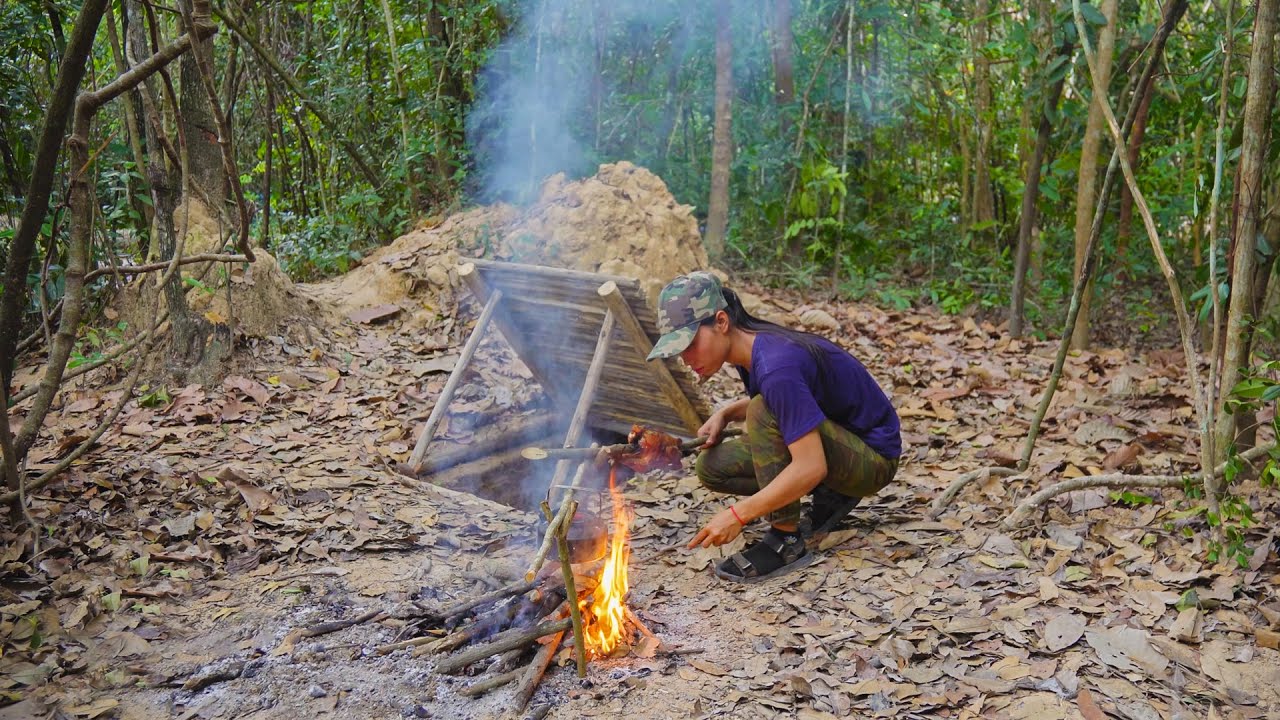 Girl Living Off Grid, Built The Most Secret Underground Home to Live ...
