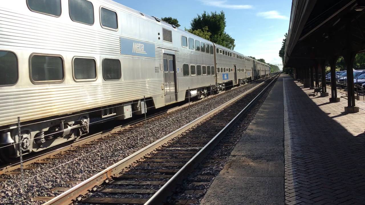 Inbound Metra 205 Express Passing Riverside IL - YouTube