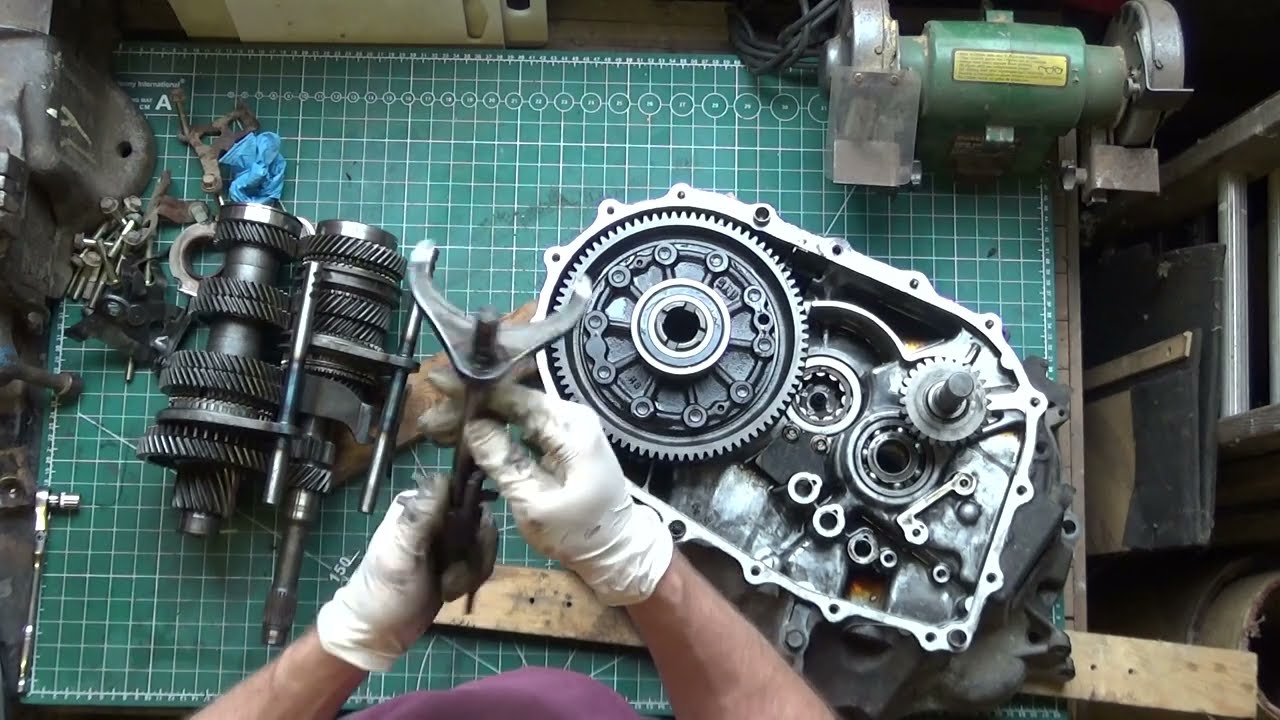 Honda Civic Type R EP3 Gearbox Tear-down/ Inspection Part 2 - YouTube