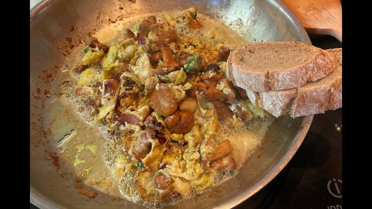 FLAT COOKING - Geröstete EIERSCHWAMMERL mit Ei, Zwiebel, Knoblauch ...