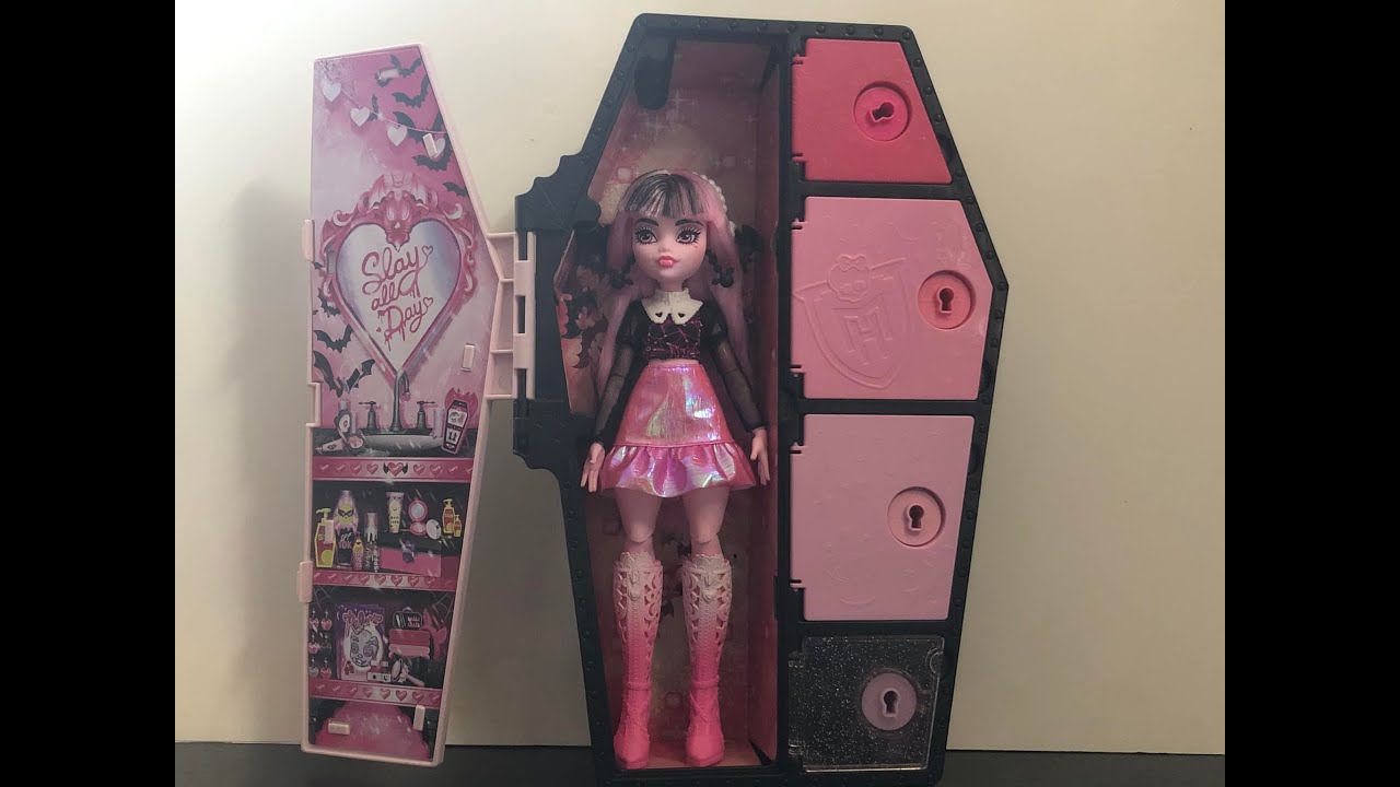 Monster High Skulltimate Secrets Fear Idecent Draculaura review - YouTube