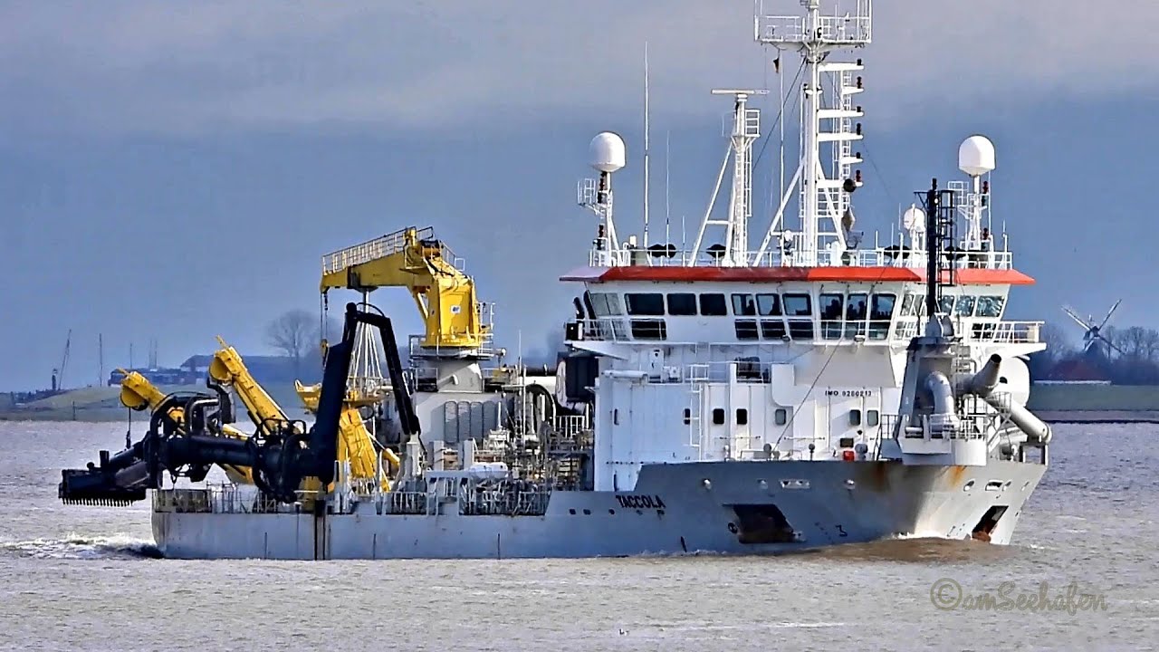 Seedeich Wybelsum Baggerschiff TACCOLA Emden LXTC IMO 9280213 trailing ...