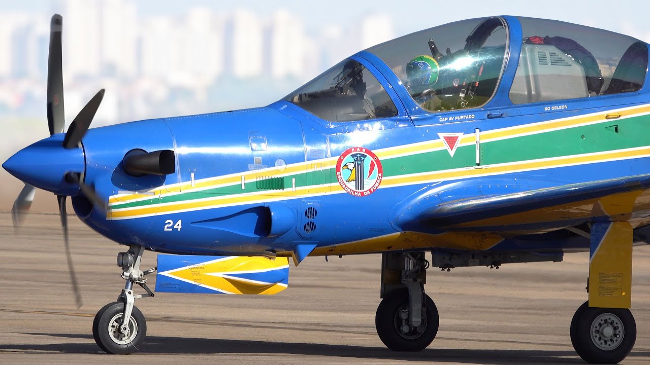 Chegada da Esquadrilha da Fumaça | Embraer A29 Super Tucano - YouTube