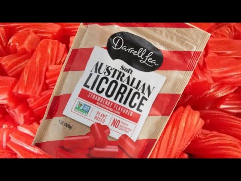 Darrell Lea Strawberry Licorice Candy Tasting - YouTube