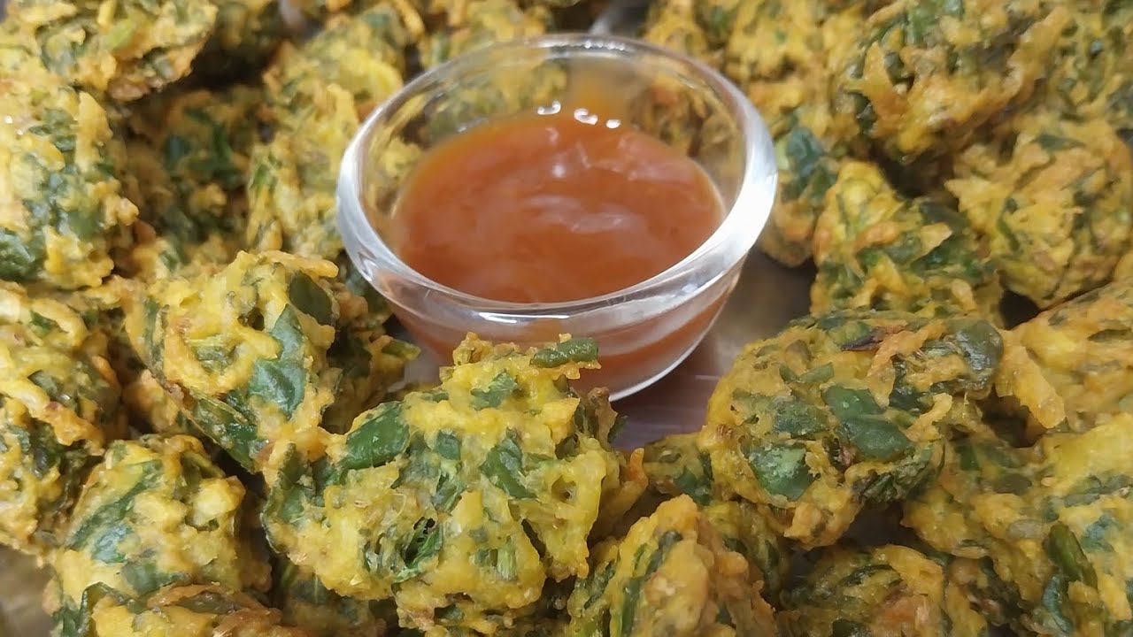 पालक में आलू ऐसे डालेंगे तो पकौड़े बहुत टेस्टी और क्रिस्पी बनेंगे l ...